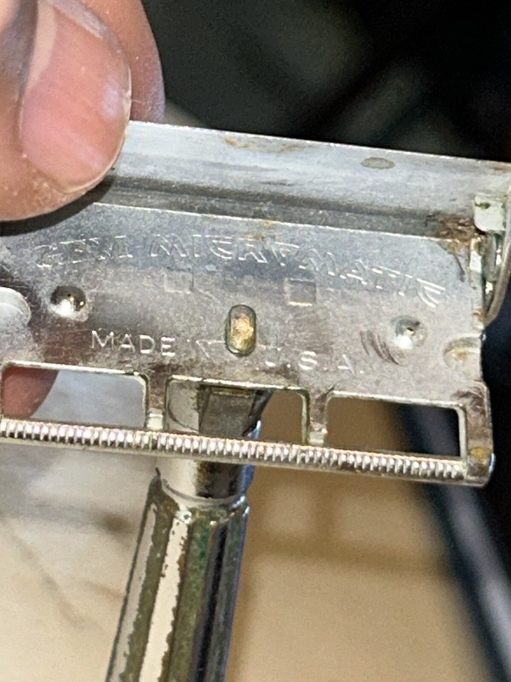 Vintage GEM Micromatic “Bullseye” Bullet Tip Single Edge Safety Razor ...