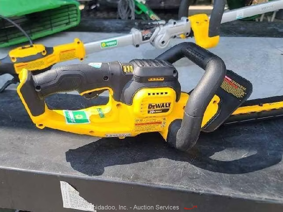 2021 Dewalt DCHT820B Light Weight 22" Cordless Hedge Trimmer 20V Max ...