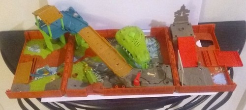 Matchbox Alligator Alley Fold N Go Lights and Sounds Pop-up playset | eBay
