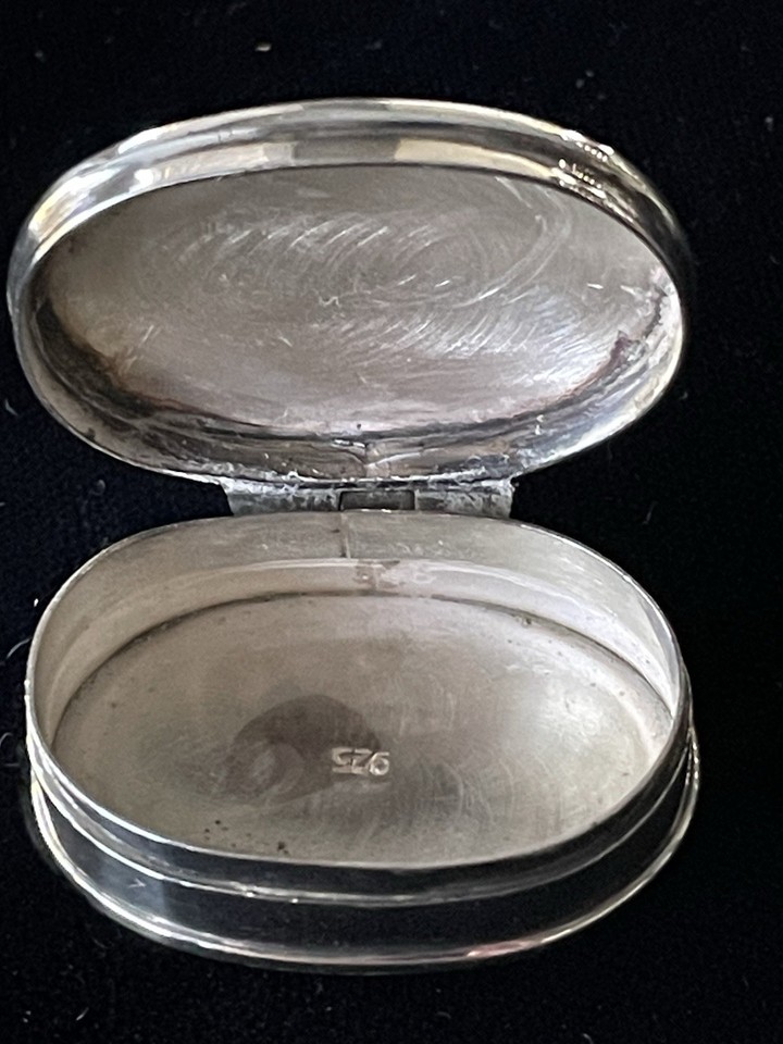 Vintage Engraved Ornate Oval .925 Sterling Silver PILL/TRINKET BOX W ...