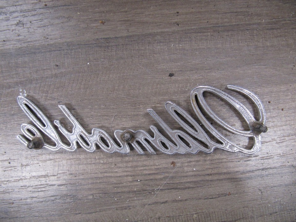 1968-69 OLDSMOBILE CUTLASS SCRIPT EMBLEM: NICE ORIGINAL! | eBay