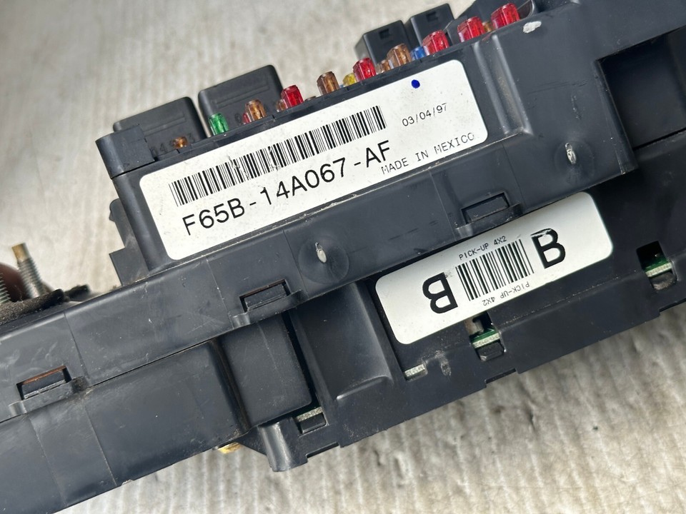 1997 1998 Ford F-150 Fuse Box Relay Control Module Unit F65B-14B067-AF ...