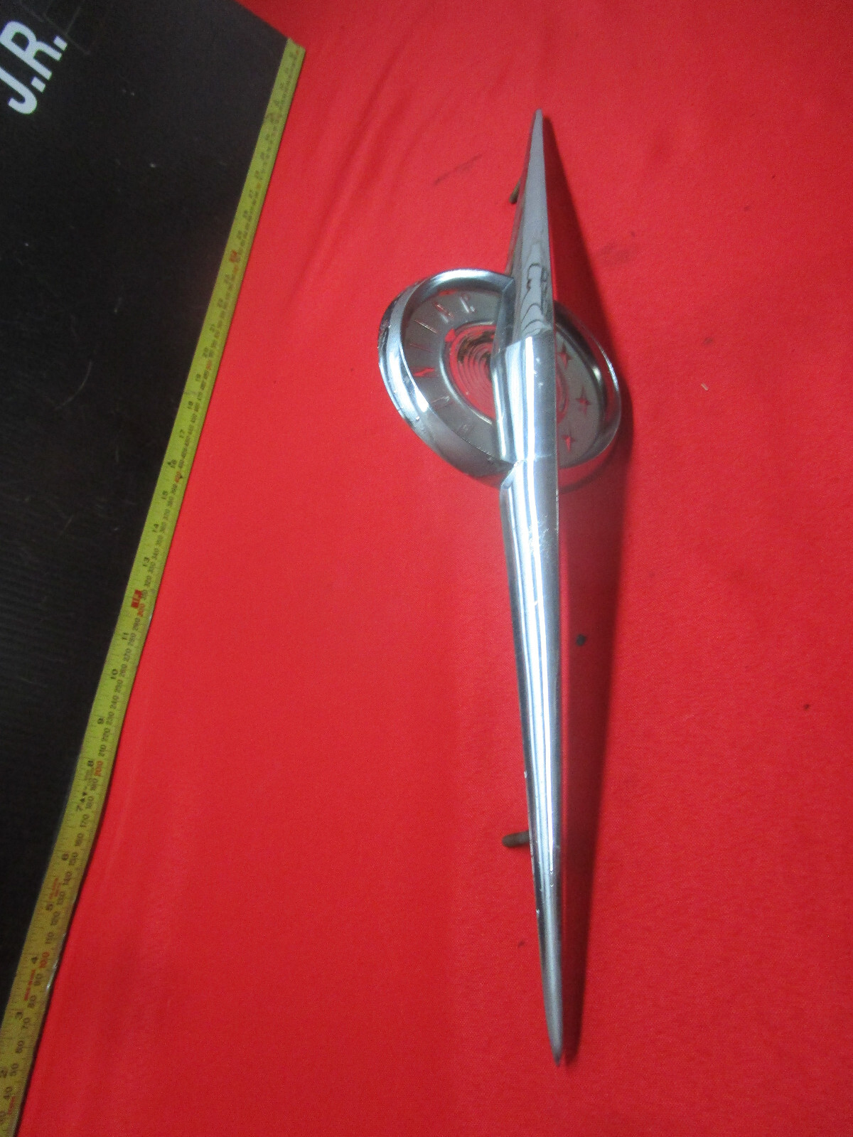 1957 PONTIAC HOOD EMBLEM ORNAMENT CRACKED BAR | eBay