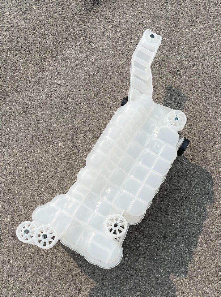 F86-1063 Genuine Paccar Radiator Surge Tank OEM - New | eBay