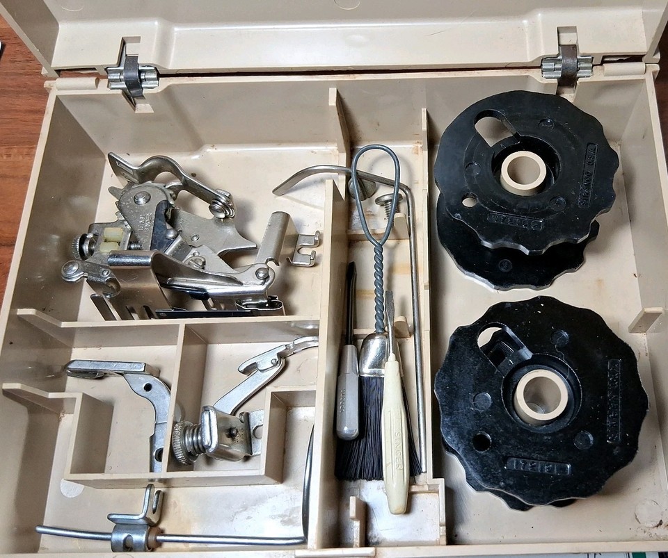 Singer Sewing Machine Slantomatic 500A 503a parts and attachments Set ...