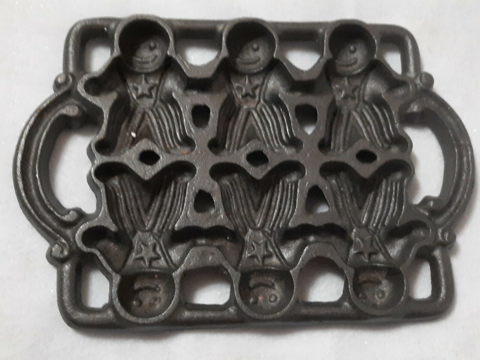 Vintage Cast Iron Mold, Gingerbread Men, Corn Bread Muffin Baking Pan ...