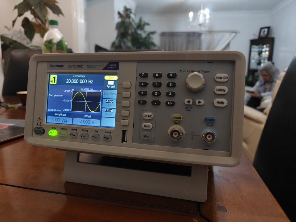Tektronix Afg1062 Oscilloscope, Waveform Generator,2-Channel With RS ...