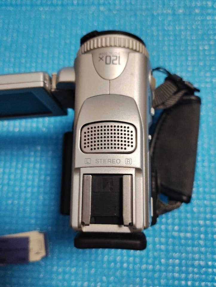 Sony DCR-PC101 Silver Mini DV Digital Camcorder 10x Optical Zoom w ...