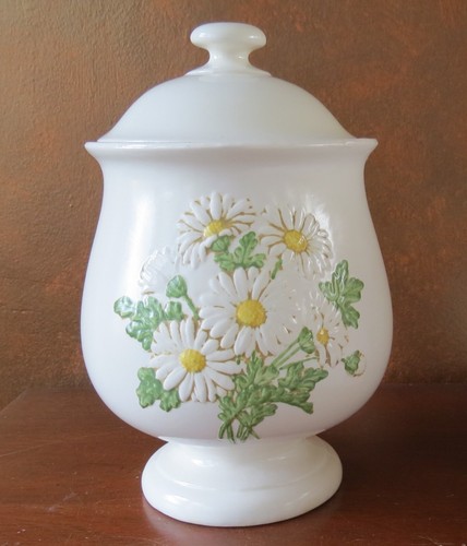 Metlox Poppytrail Vernon Sculptured Daisy 11 ½” Tall Large Covered ...