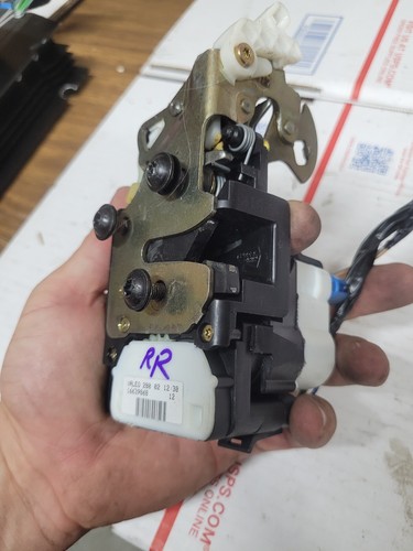 2000-2005 Cadillac Deville REAR PASSENGER Side Door Lock Latch Release ...