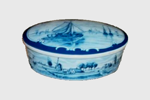 VINTAGE DUTCH HOLLAND CANDY TIN BLUE WHITE WINDMILL SHIPS HARBOR WEST ...