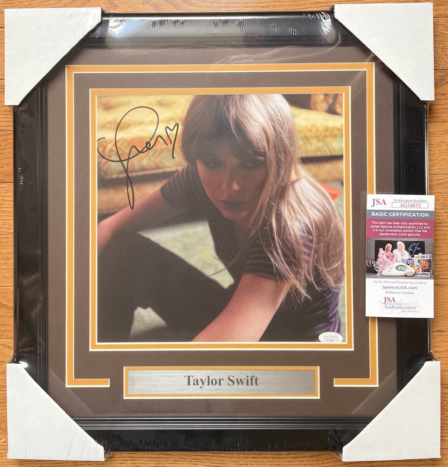 Taylor Swift Autographed Memorabilia | Signed Photo, Jersey ...