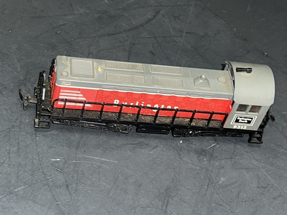HO Scale AHM, Diesel Switcher Locomotive, Burlington, #9313 Red & Gray ...