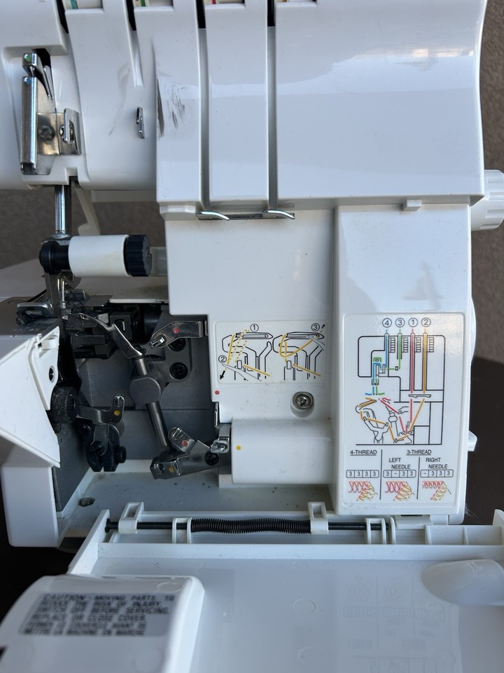 Singer 14SH654 Serger Mechanical Sewing Machine W/Foot Pedal & Extra ...