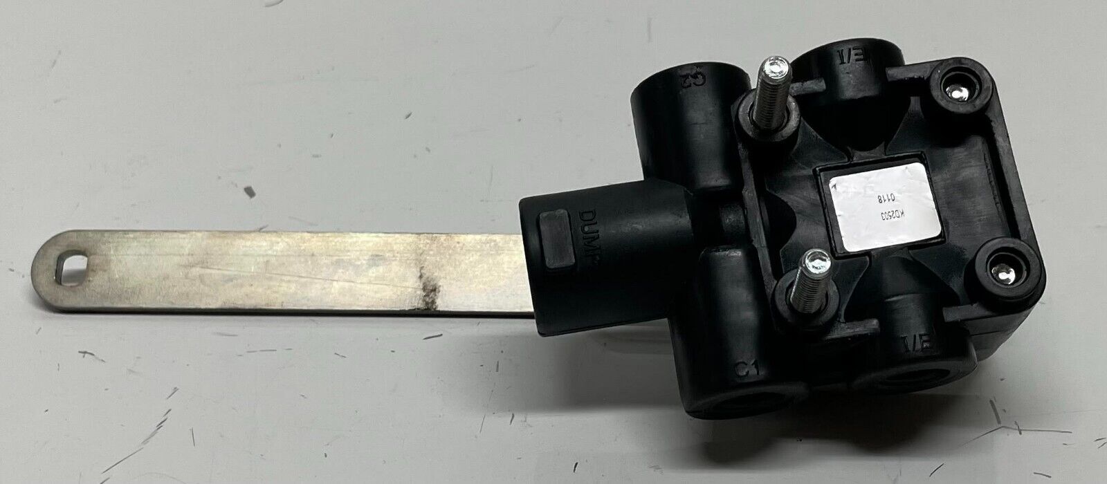 Volvo Barksdale Height Control Valve OEM 85144423 Kd2503 for sale ...