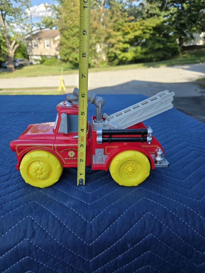 2015 Mattel Disney Pixar Cars Rescue Squad Mater Hydro Wheels Water Toy ...