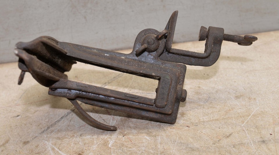 Rare Disston 3D saw vise collectible woodworking sharpening vintage ...