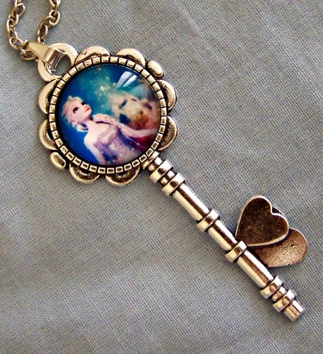 BEAUTIFUL ~~ QUEEN _ ELSA~~ KEY ~~ NECKLACE -- (GREAT_CHRISTMAS_GIFT ...