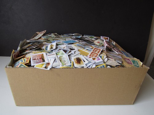 GERMANY - EXTENSIVE COLLECTION OF MID/MODERN STAMPS ON CLIPPINGS ...