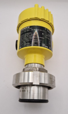VEGABAR 64 Level sensor / BR64.CXLARCHAMXX in very good condition. VEGA ...