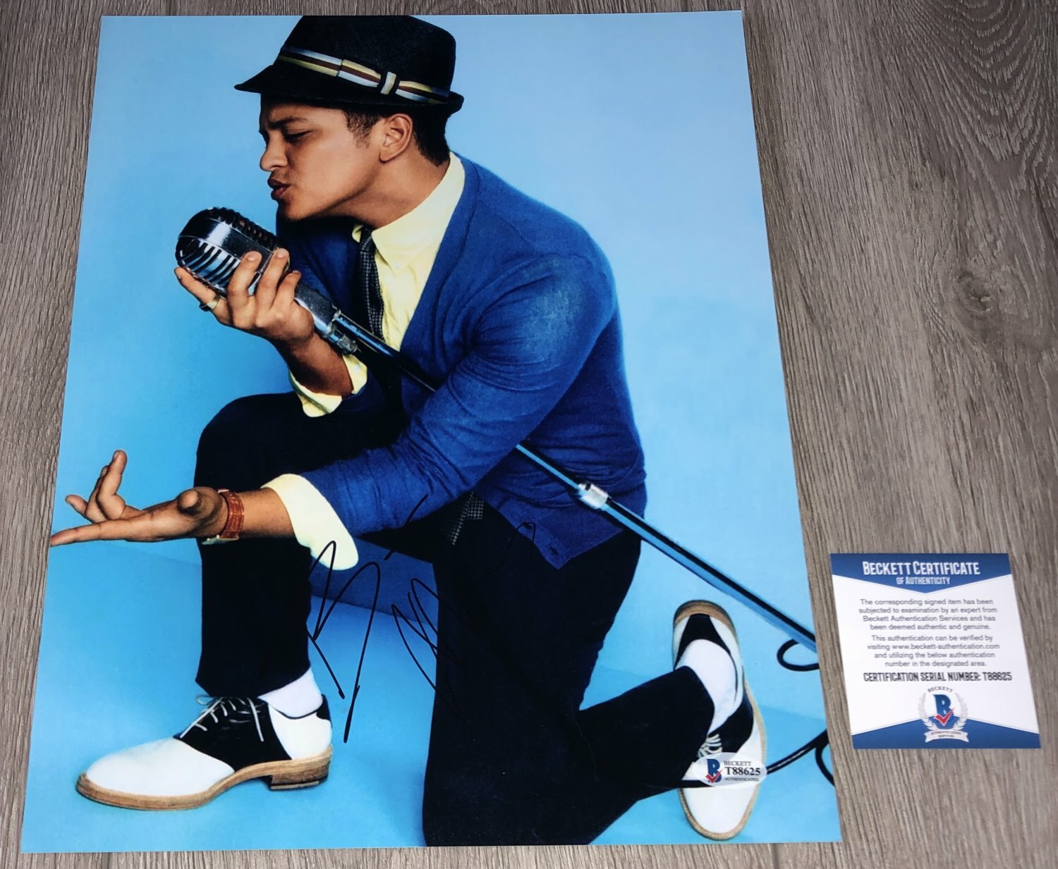 BRUNO MARS SIGNED AUTOGRAPH 24K MAGIC 11x14 PHOTO w/PROOF & BAS BECKETT ...