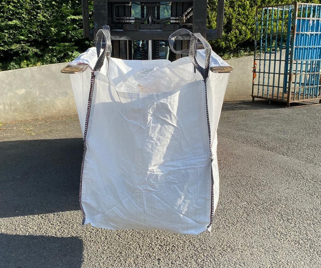 One Tonne FIBC Dumpy Bags Bulk Jumbo Builders Tunnel Lift Garden ...