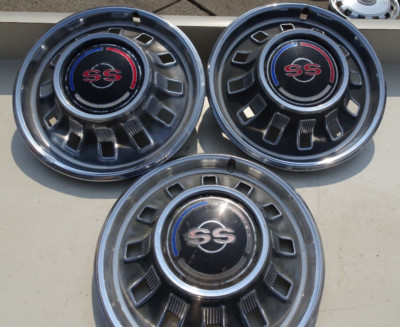 (3)Used OEM GM 14" Hub Caps Wheel Covers 3893358 1967 Chevrolet Impala ...