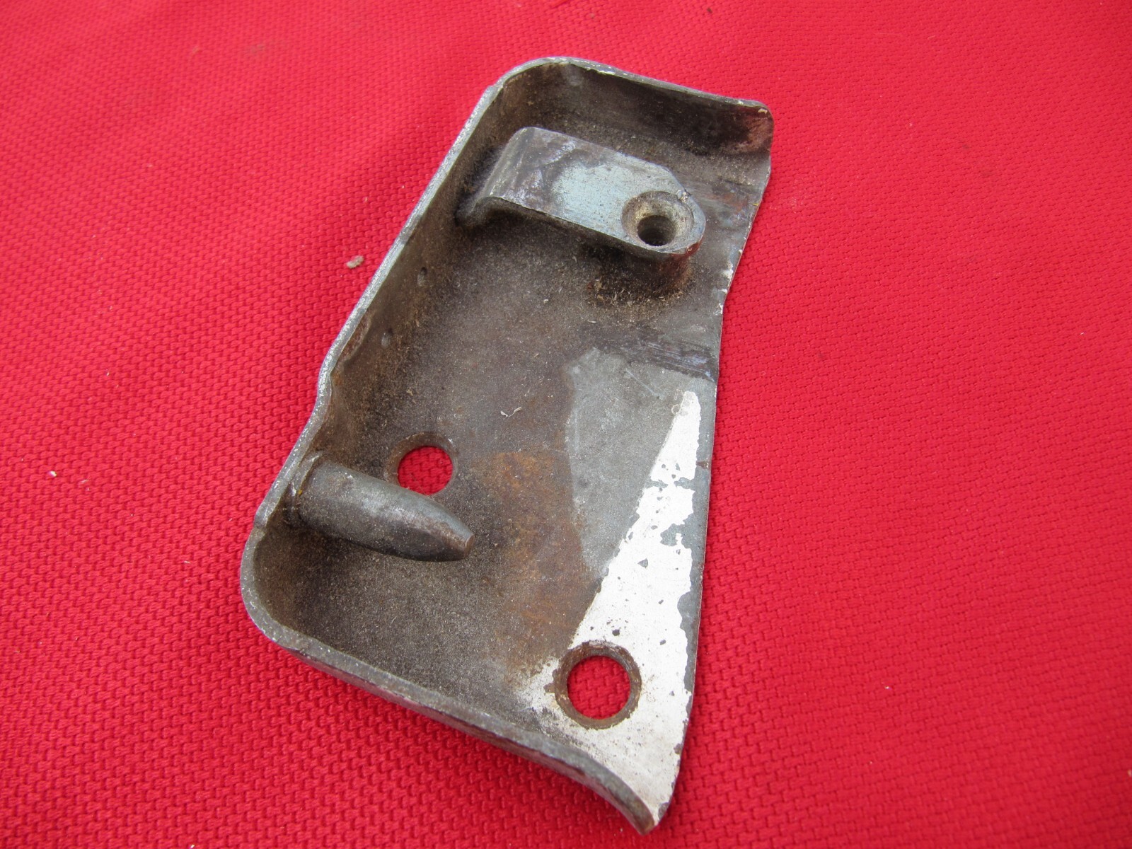 Triumph TR5 TR6 Drivers door lock striker plate CZA3310 RH | eBay