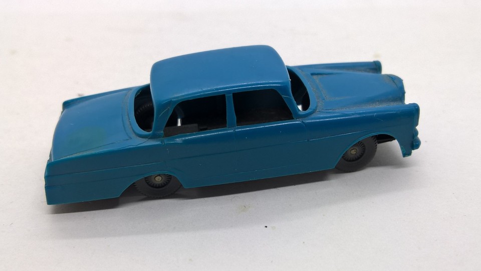 Lima 1:87 Mercedes MB 220 SE Heckflosse W110 blau (23) | eBay.de