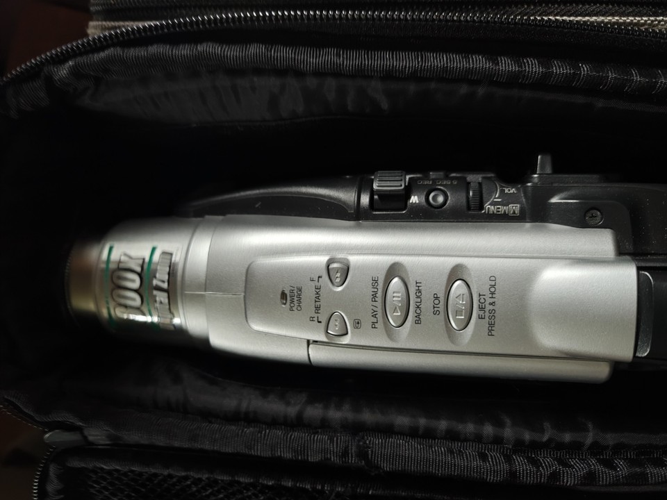 JVC Compact Super VHS-C Camcorder 800x Zoom Video Camera with ...