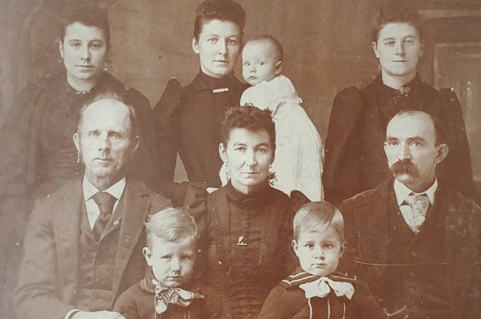 1889-96 Cabinet Card John Linton Family Multiple Generations Dark ...