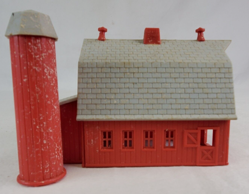 Built Plasticville HO Scale Barn With Silo Model Kit 5 5/8" Long Very ...