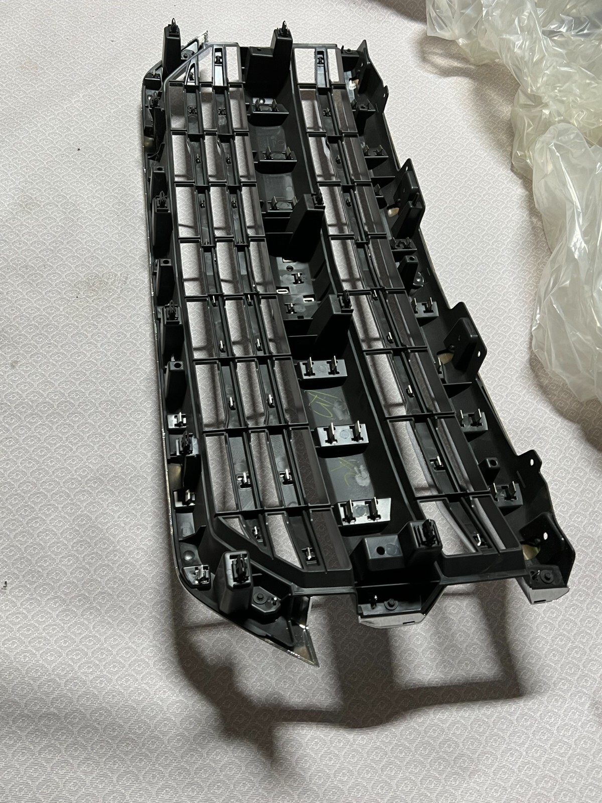 2016-2019 Chevrolet Silverado 1500 Grille | 84056776 | Genuine OEM GM ...