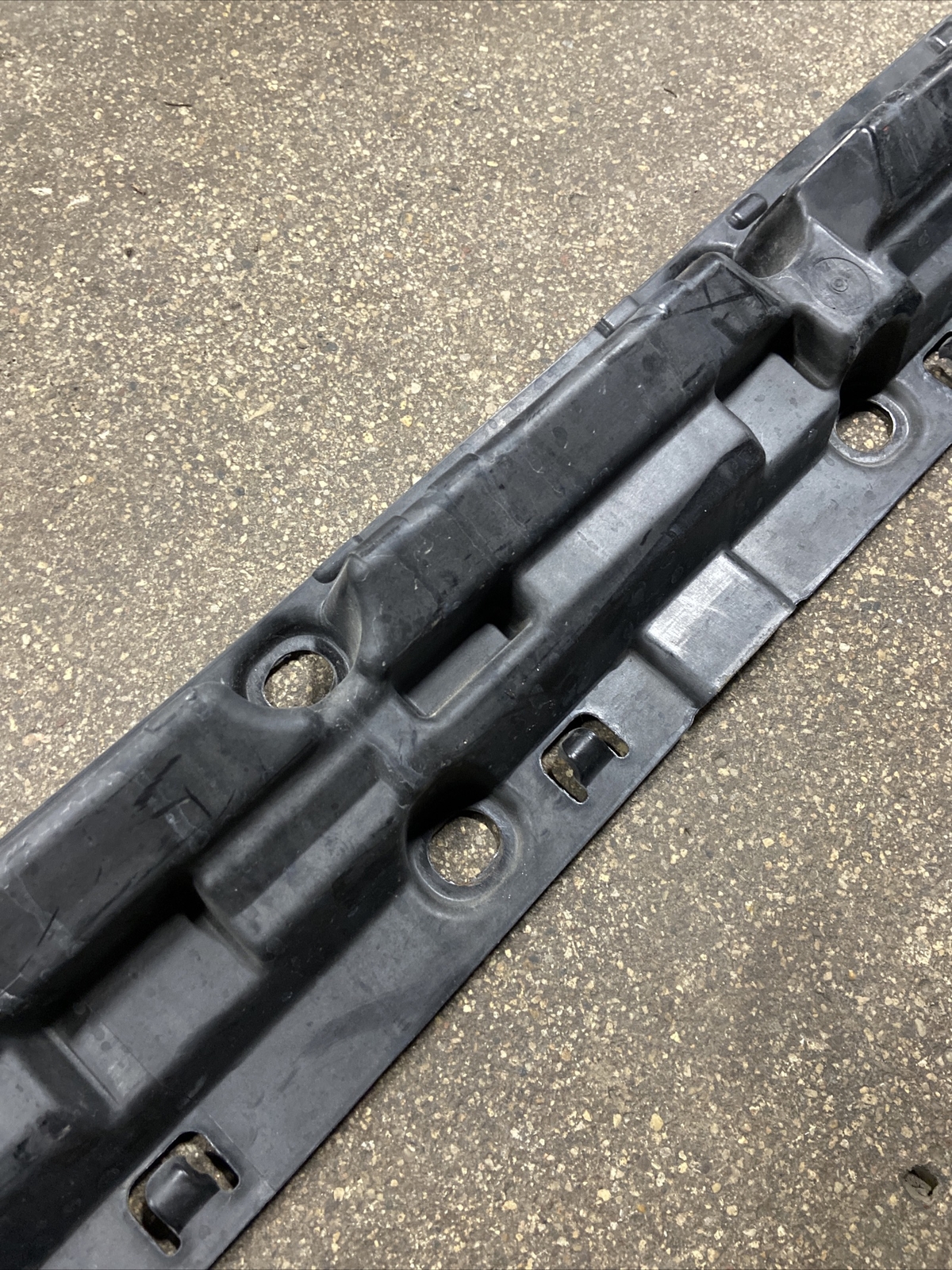 🚘14-18 BMW X5 F15 RIGHT SIDE SKIRT ROCKER PANEL MOLDING SUPPORT BRACKET ...