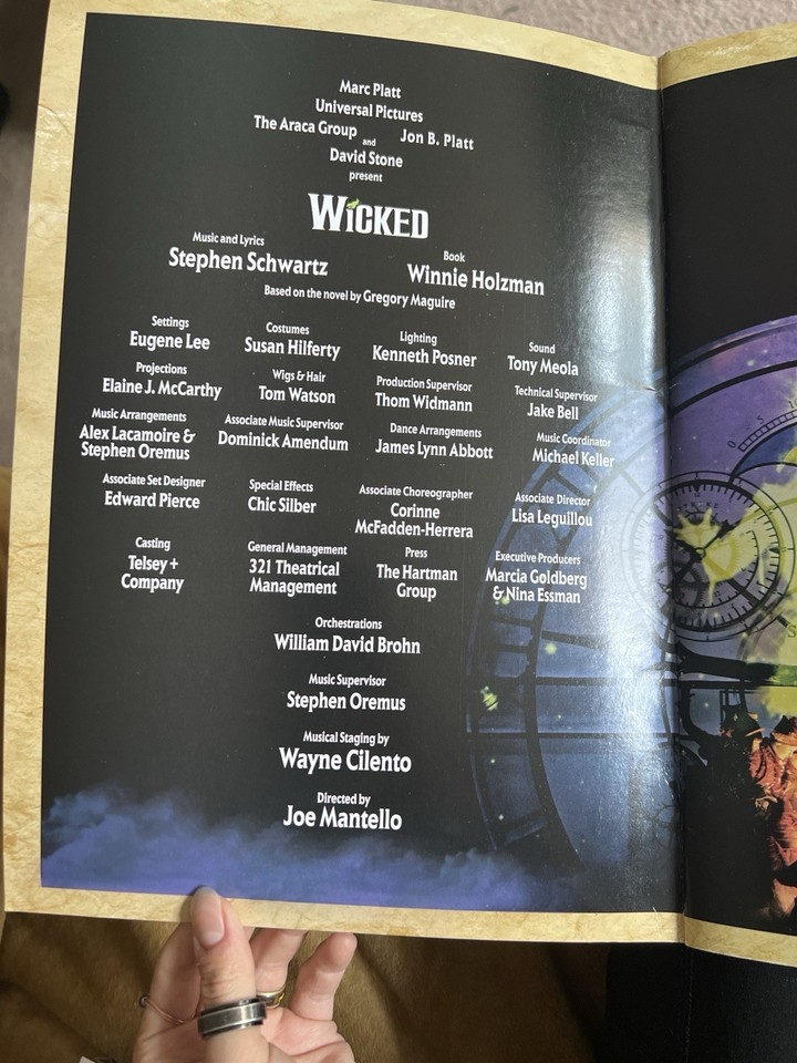 Wicked Broadway Souvenir Program Idina Menzel Kristin Chenoweth - Color ...