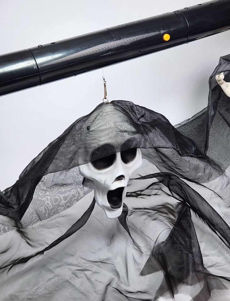 Gemmy Animated Floating Grim Reaper 2004 Ghost Scream Face Halloween ...