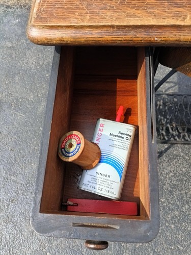 Antique Singer sewing machine and desk. G series serial number. | eBay