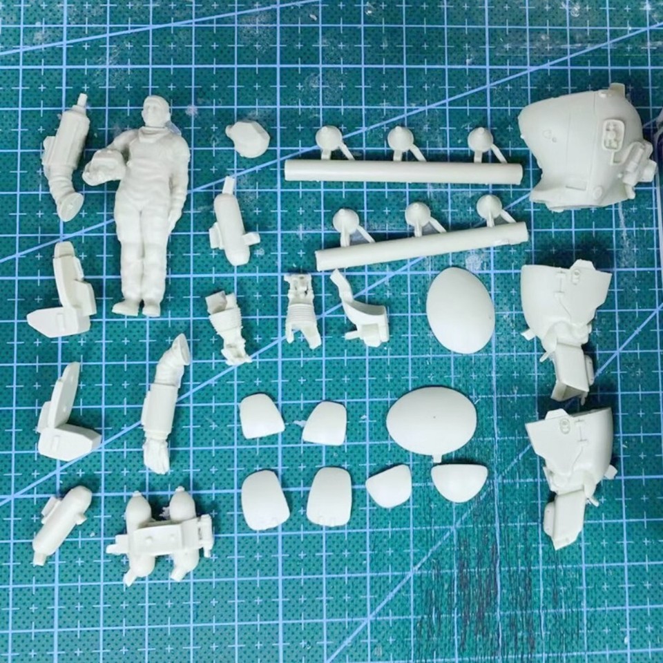 1:35 resin figure model kit Mecha fireball pilot Unassembled Unpainted ...
