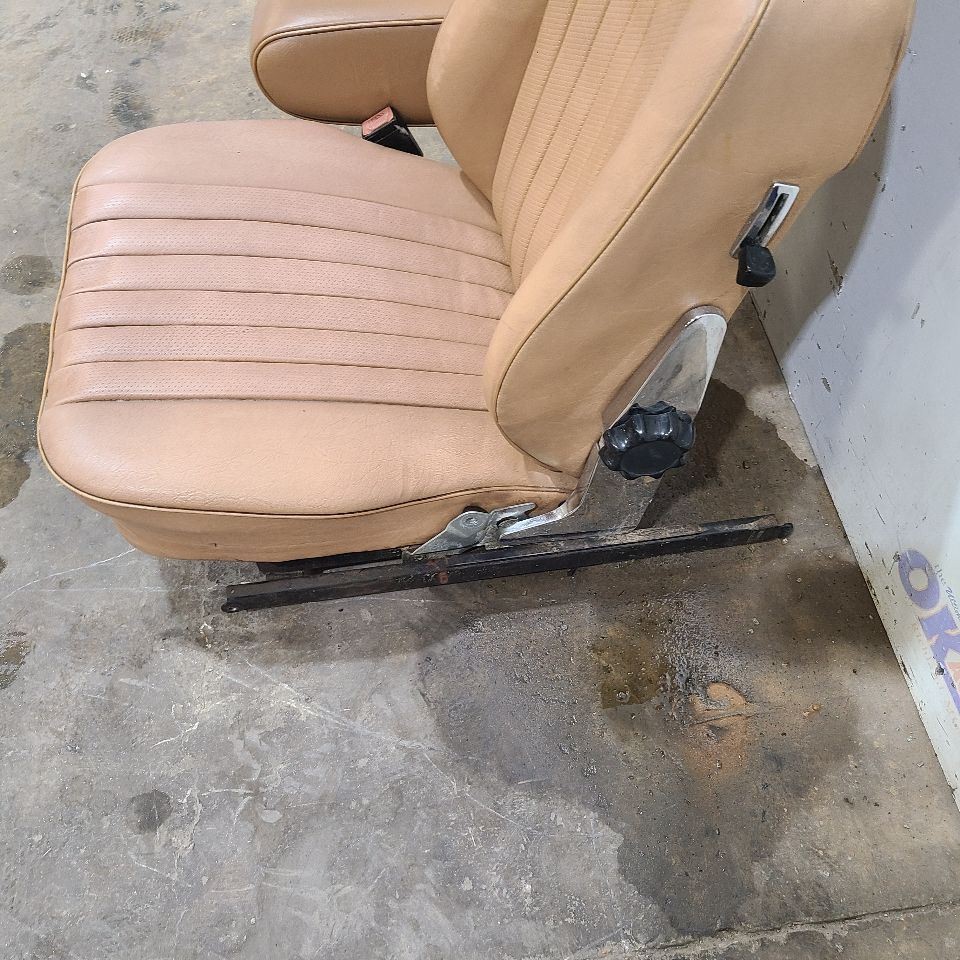 88 1988 MERCEDES-BENZ 560SL 107 TYPE FRONT BUCKET SEAT TAN LEATHER LEFT ...