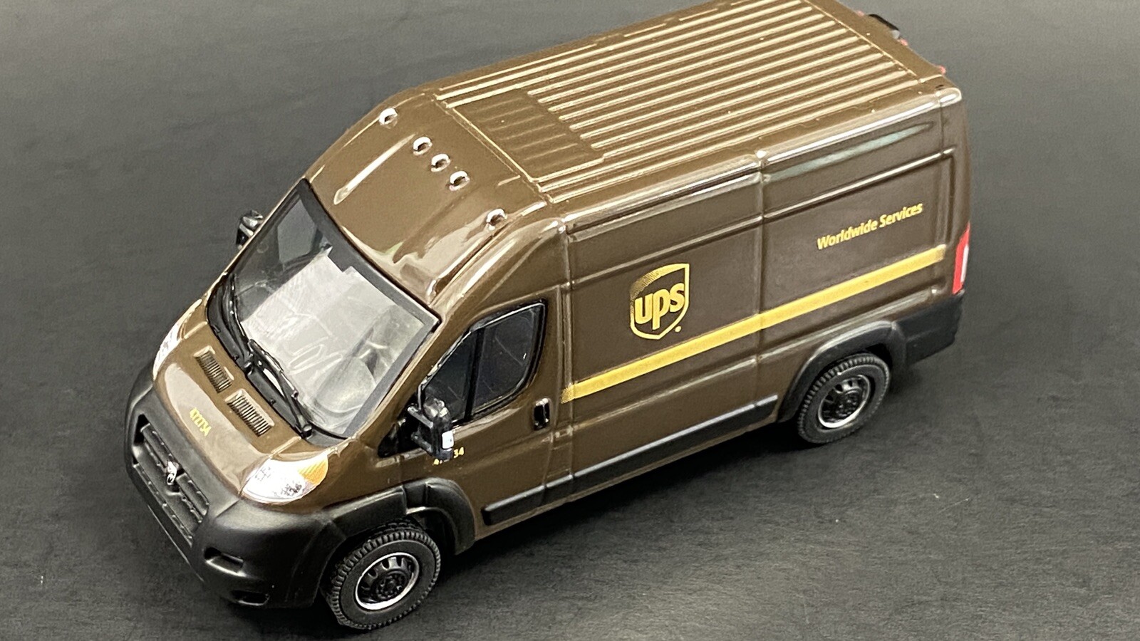 2018 18 RAM PROMASTER UPS DELIVERY MAIL PANEL TRUCK 1:64 SCALE DIORAMA ...