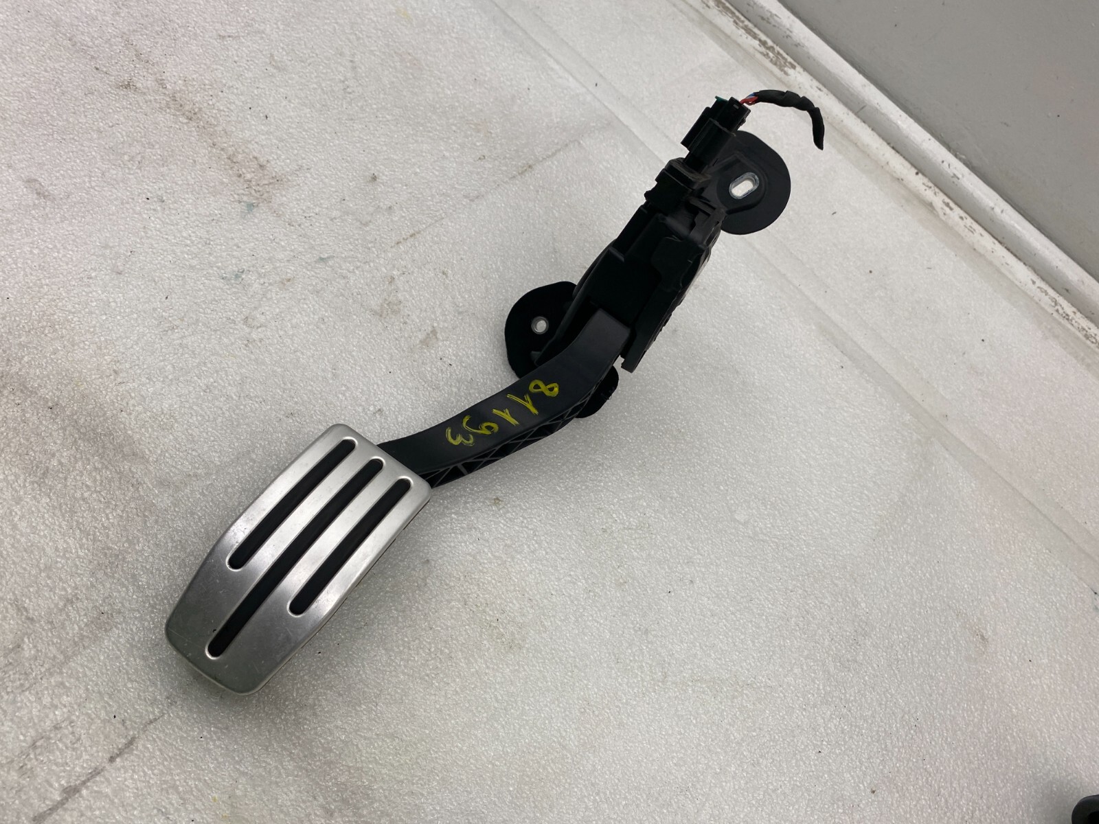 2012-2015 Tesla Model S MS Accelerator Throttle Pedal Assembly BE5C ...