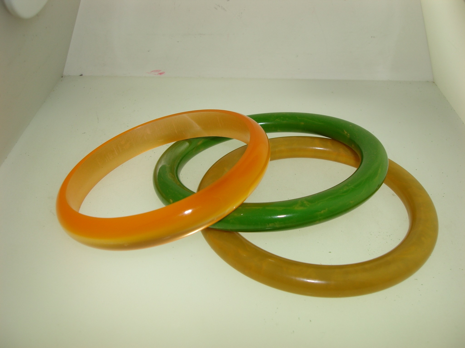 GROUP OF 3 VINTAGE 1950'S LUCITE BANGLE BRACELETS! - Gem