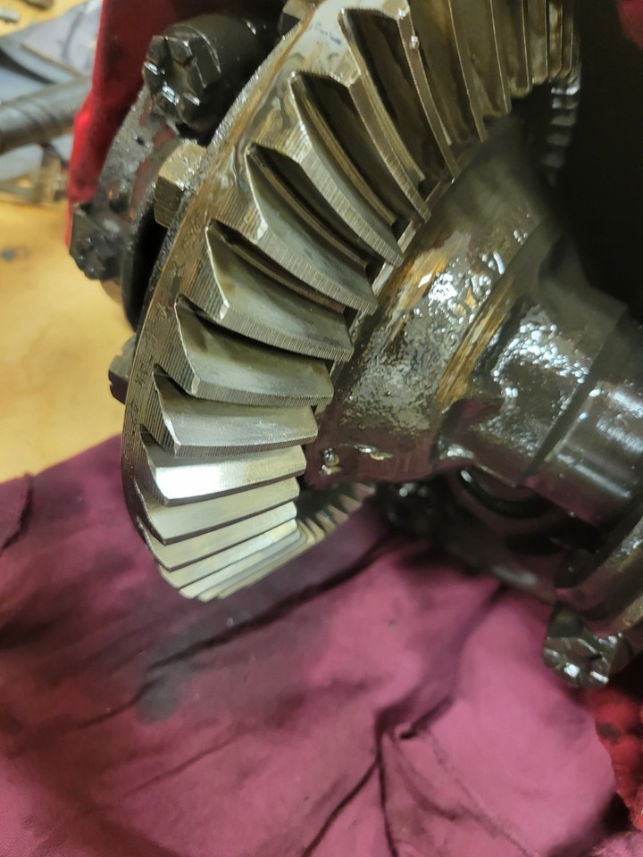 FORD 9" INCH CENTER SECTION THIRD MEMBER OEM 28 SPL 2.50 RATIO OPEN. | eBay