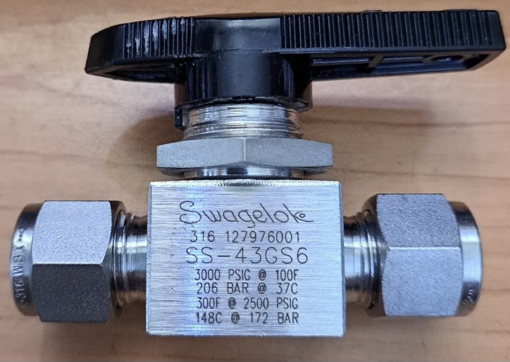 Swagelok 1 Piece Instrumentation 3/8 in. Ball Valve 3000 psig (SS-43GS6 ...