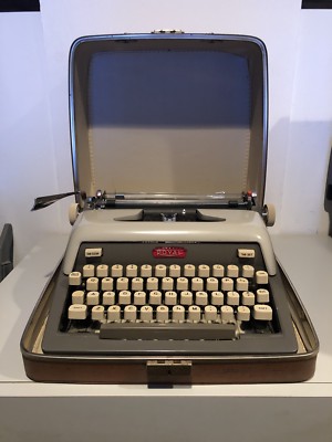 Vintage Original Royal Portable Manual Typewriter & Case RARE! | eBay