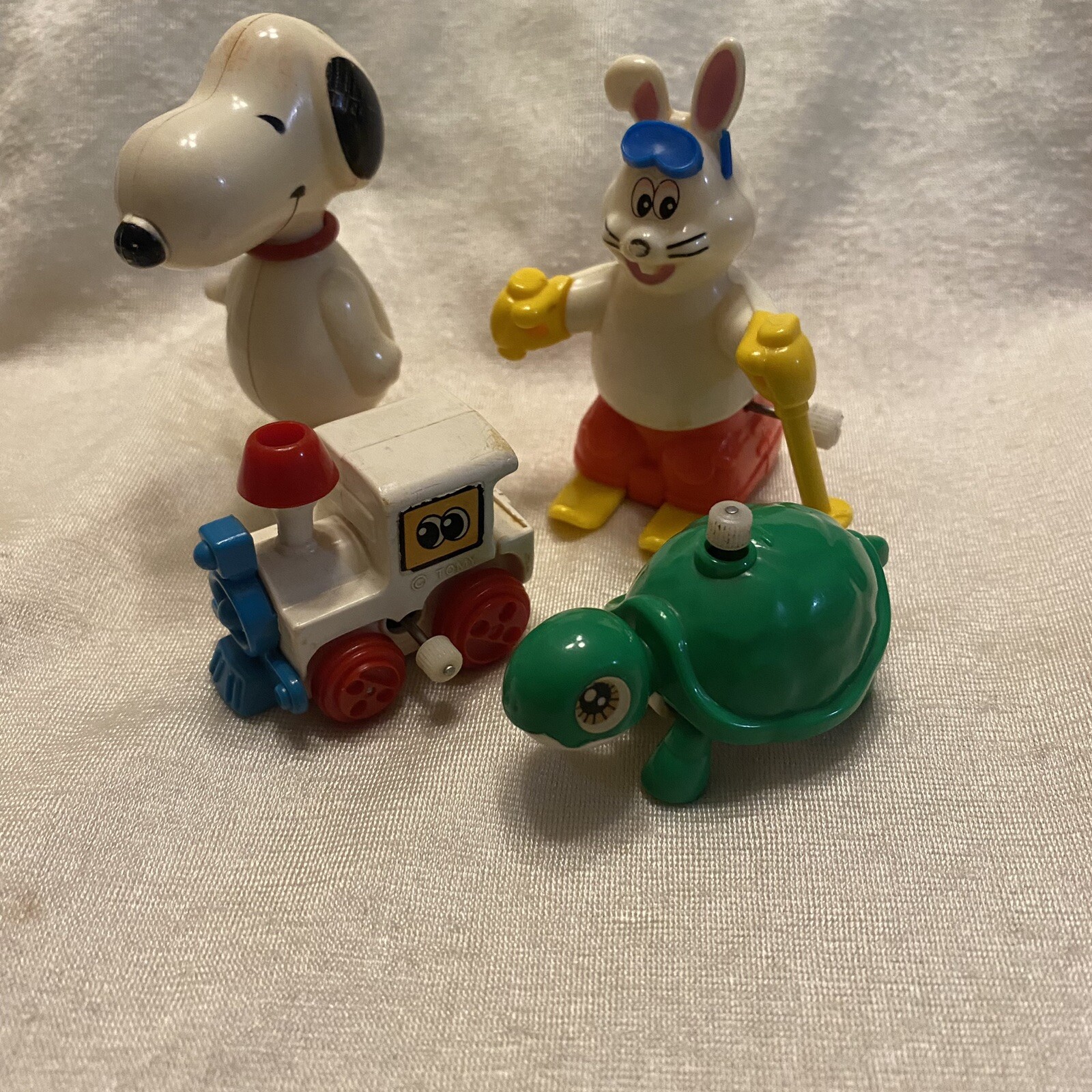 VTG Lot of 4 Wind Up Walking toy 1966 Snoopy Tomy 1977 Turtle Bunny ...