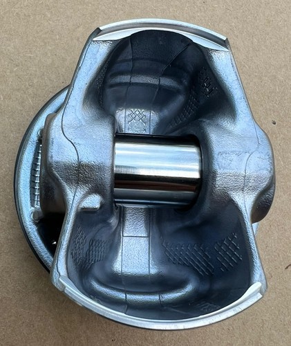 BMW Genuine Piston Set (6) Pcs | 11259468870 | Genuine OEM | Piston Rings