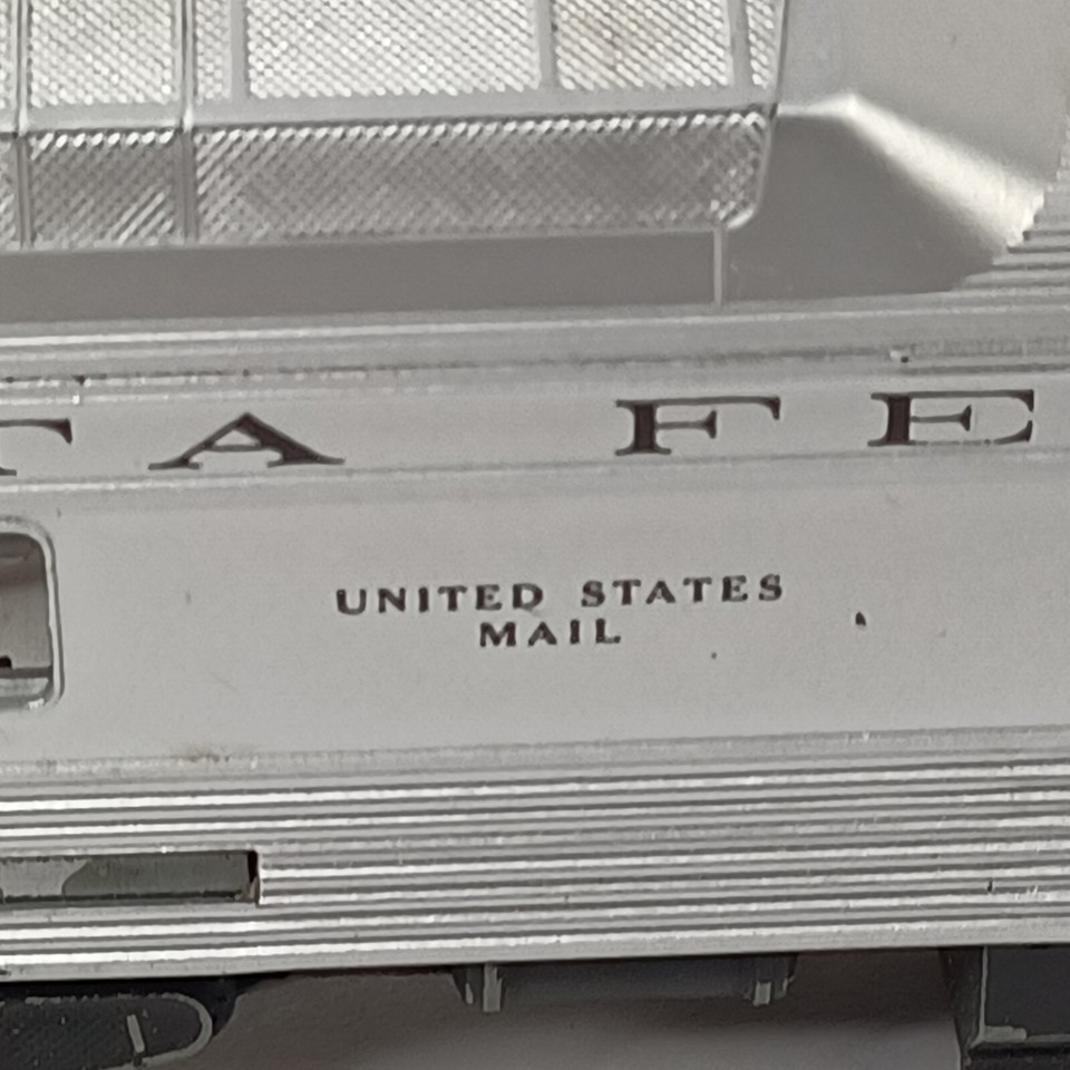 HO Scale Athearn Passenger Vista Diesel Car Train Santa Fe USPS Post ...