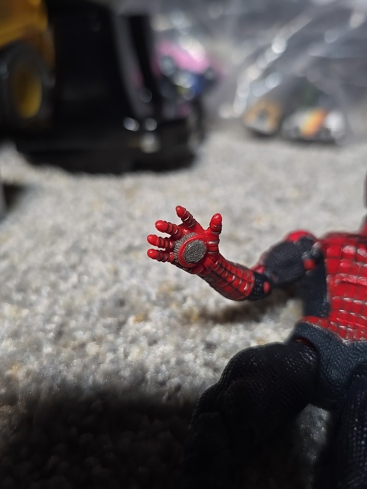 2003 Spider-Man 2 Movie Magnetic Spider-Man Action Figure Tobey Maguire ...