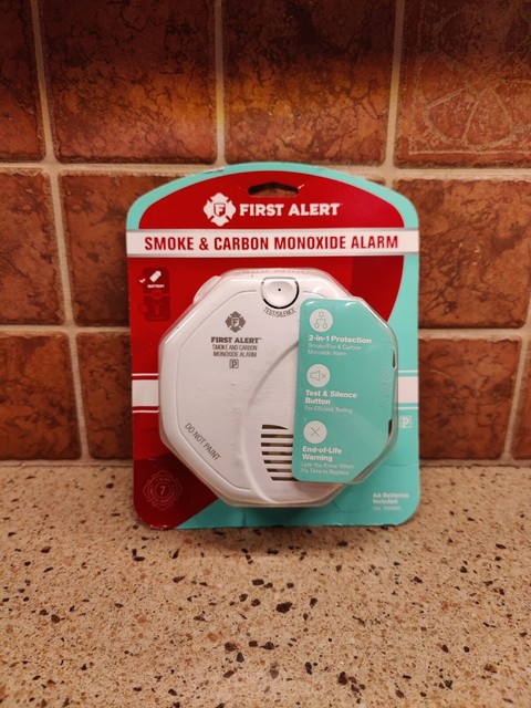 First Alert Powered Alarm SCO5CN Combination Smoke and Carbon Monoxide ...
